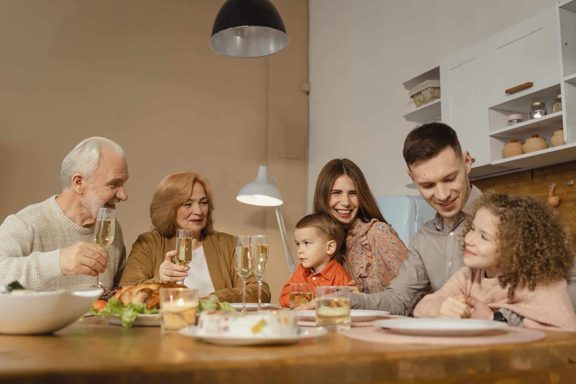 La importancia de cenar en familia - Familia - Tu Maternidad